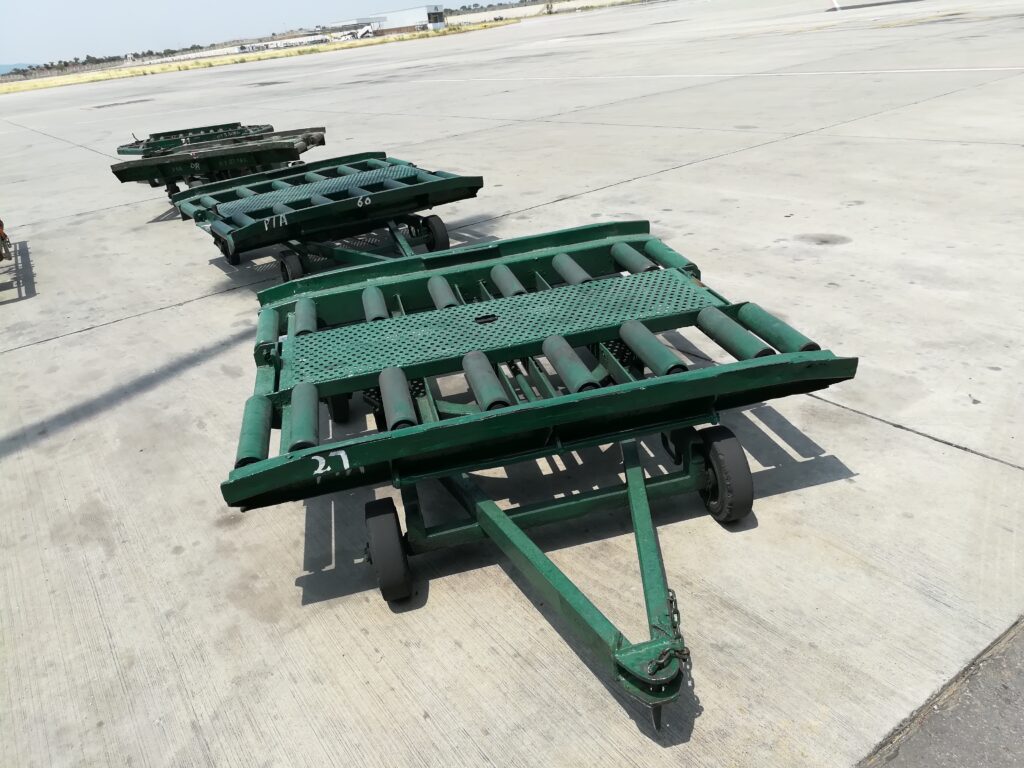 How Cargo & Baggage is Loaded & Unloaded from an Aircraft - The Role of ...