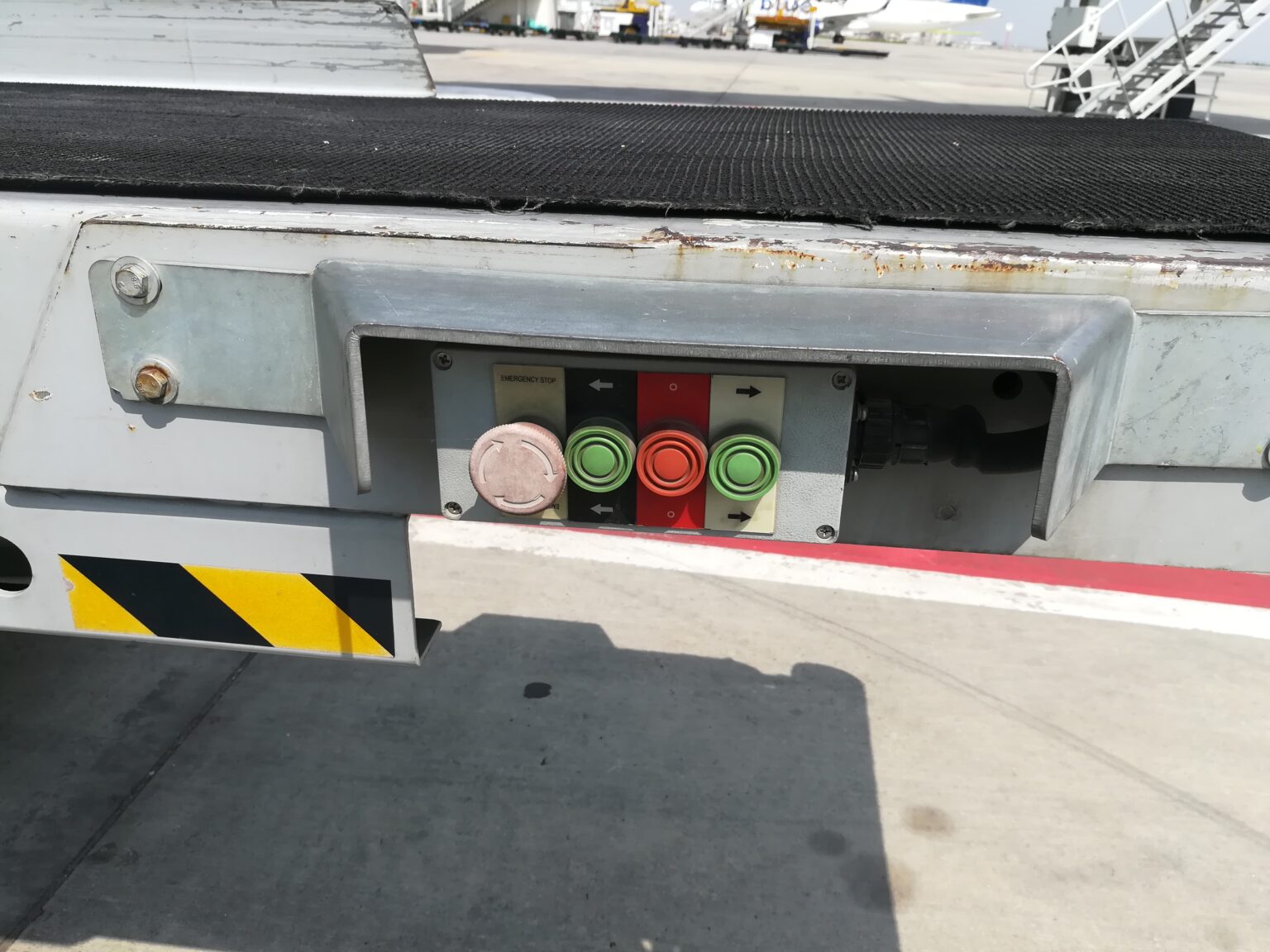 How Cargo & Baggage is Loaded & Unloaded from an Aircraft - The Role of ...