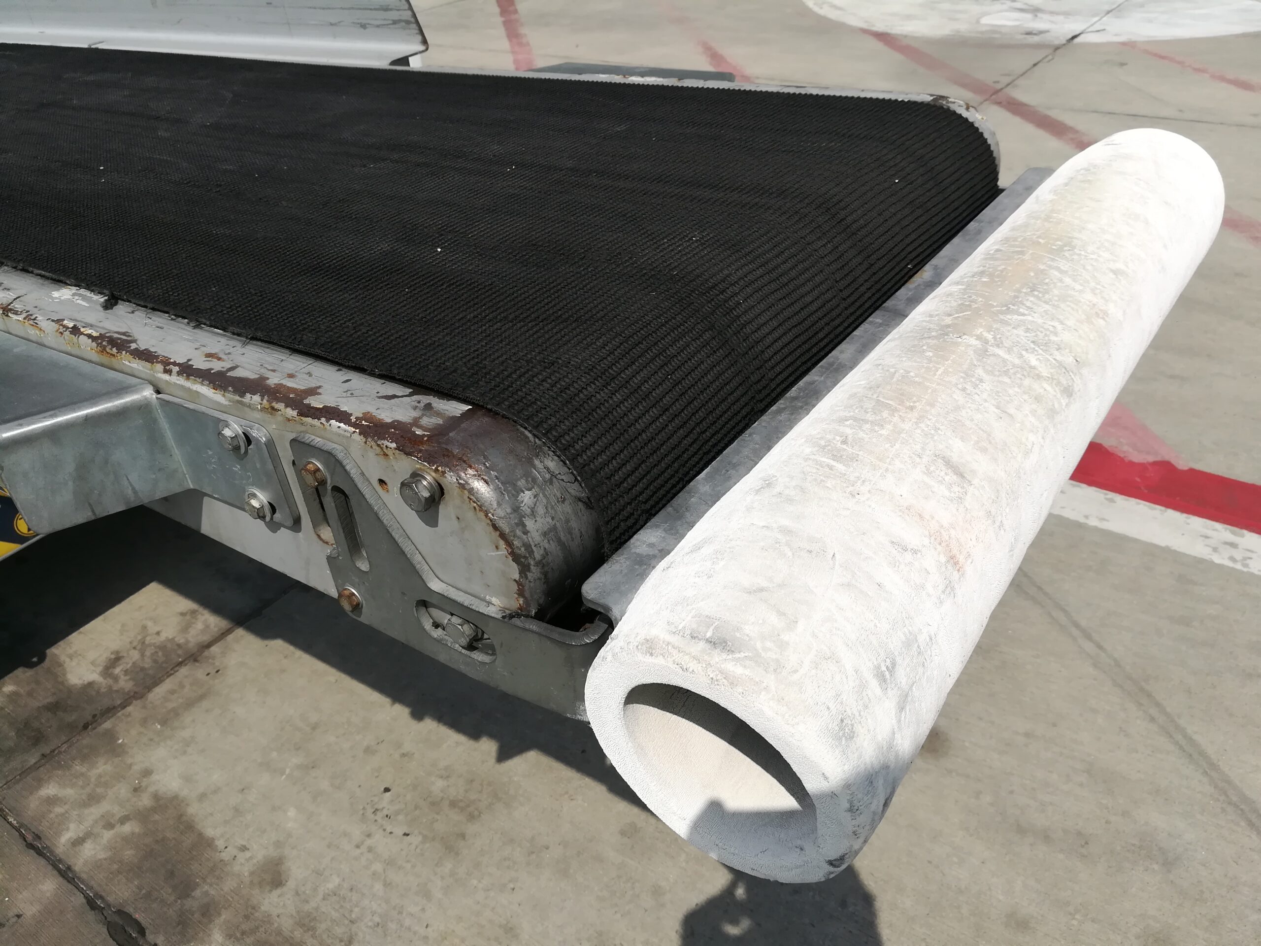 How Cargo & Baggage is Loaded & Unloaded from an Aircraft - The Role of ...