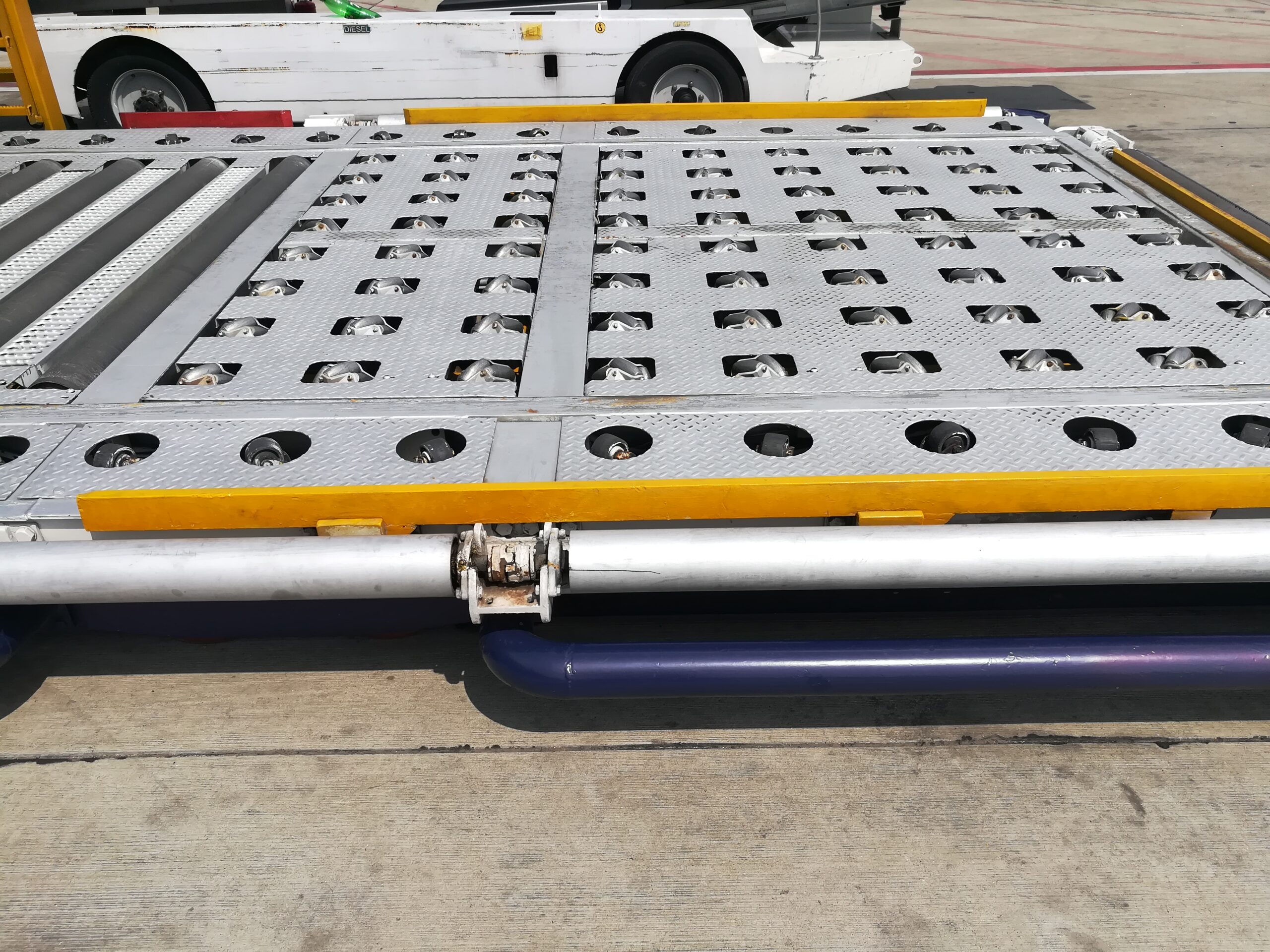 How Cargo & Baggage is Loaded & Unloaded from an Aircraft - The Role of ...