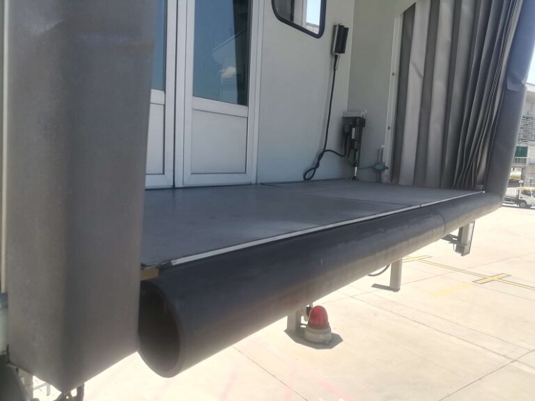 How Jet Bridge (or Passenger Boarding Bridge) Works?