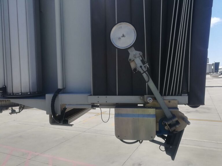 How Jet Bridge (or Passenger Boarding Bridge) Works?