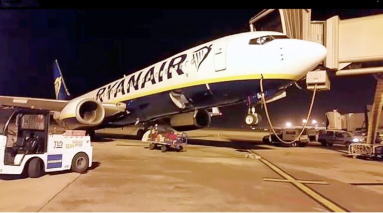 Airport Ramp Safety Aspects in Jet Bridge Operation | Passenger ...