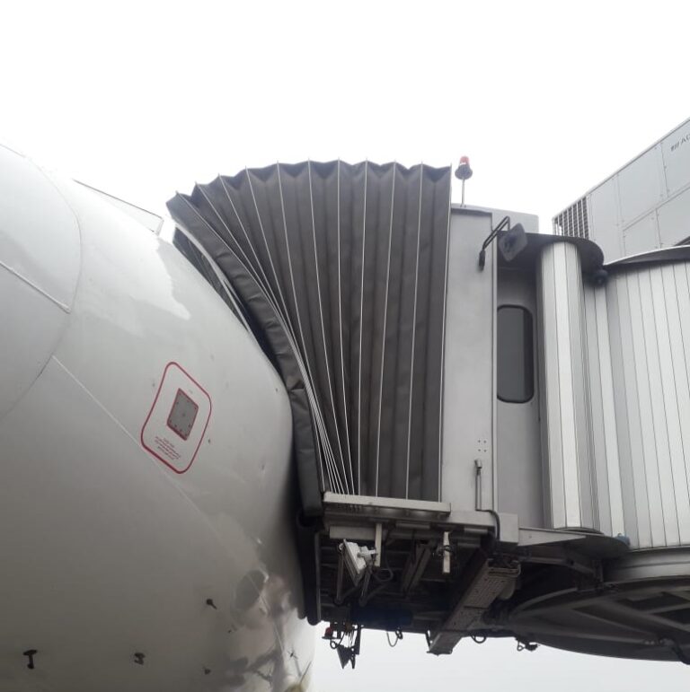 How Jet Bridge (or Passenger Boarding Bridge) Works?