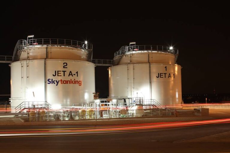 How Aircraft Refueling Works | Role of Fuel Hydrant Dispensers ...